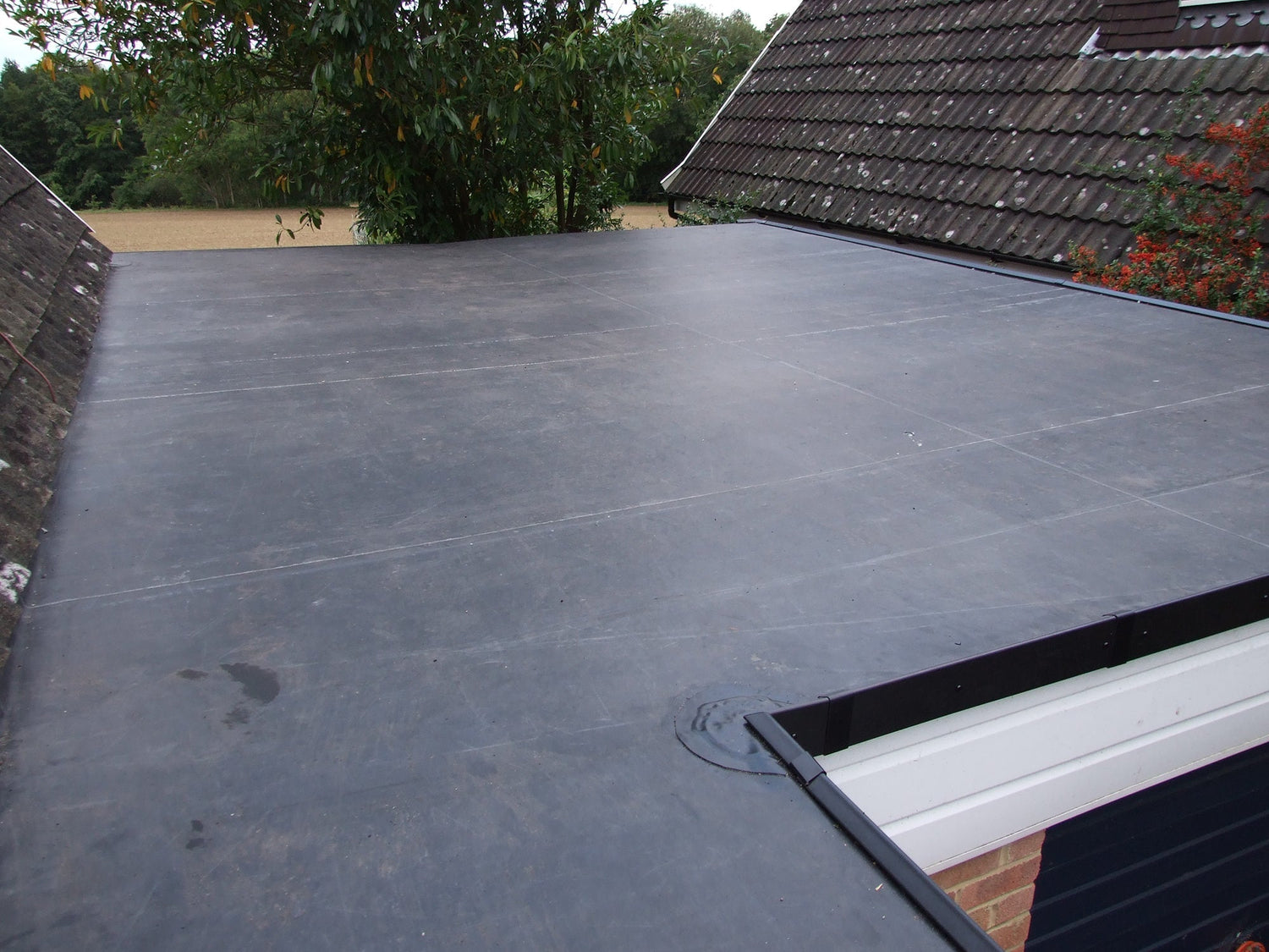 Top 5 Reasons to Choose EPDM Rubber Roofing for Your Flat Roof – Rubber ...